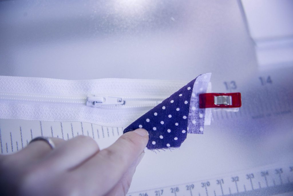 Réduire la taille d'une fermeture éclair - Les tutos couture de Dodynette