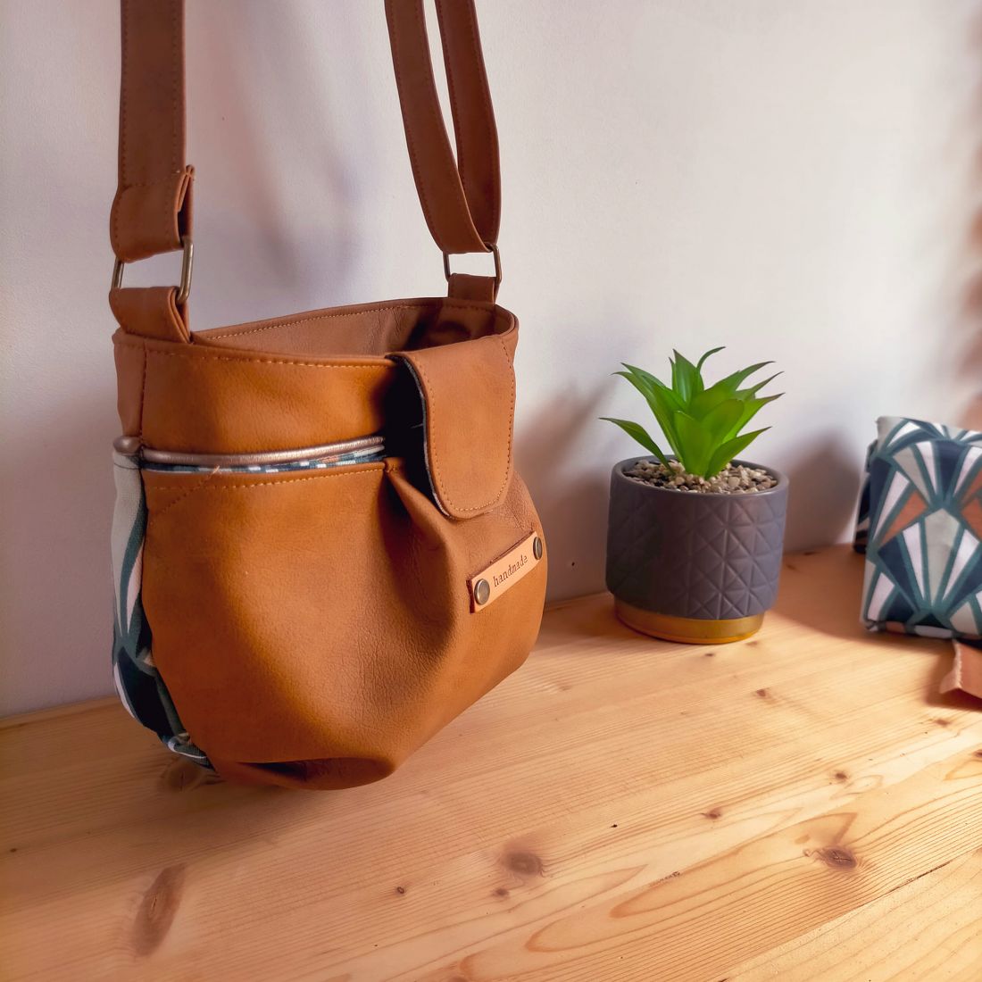 Louise : Le patron de sac à main plissé par Dodynette - Les tutos ...